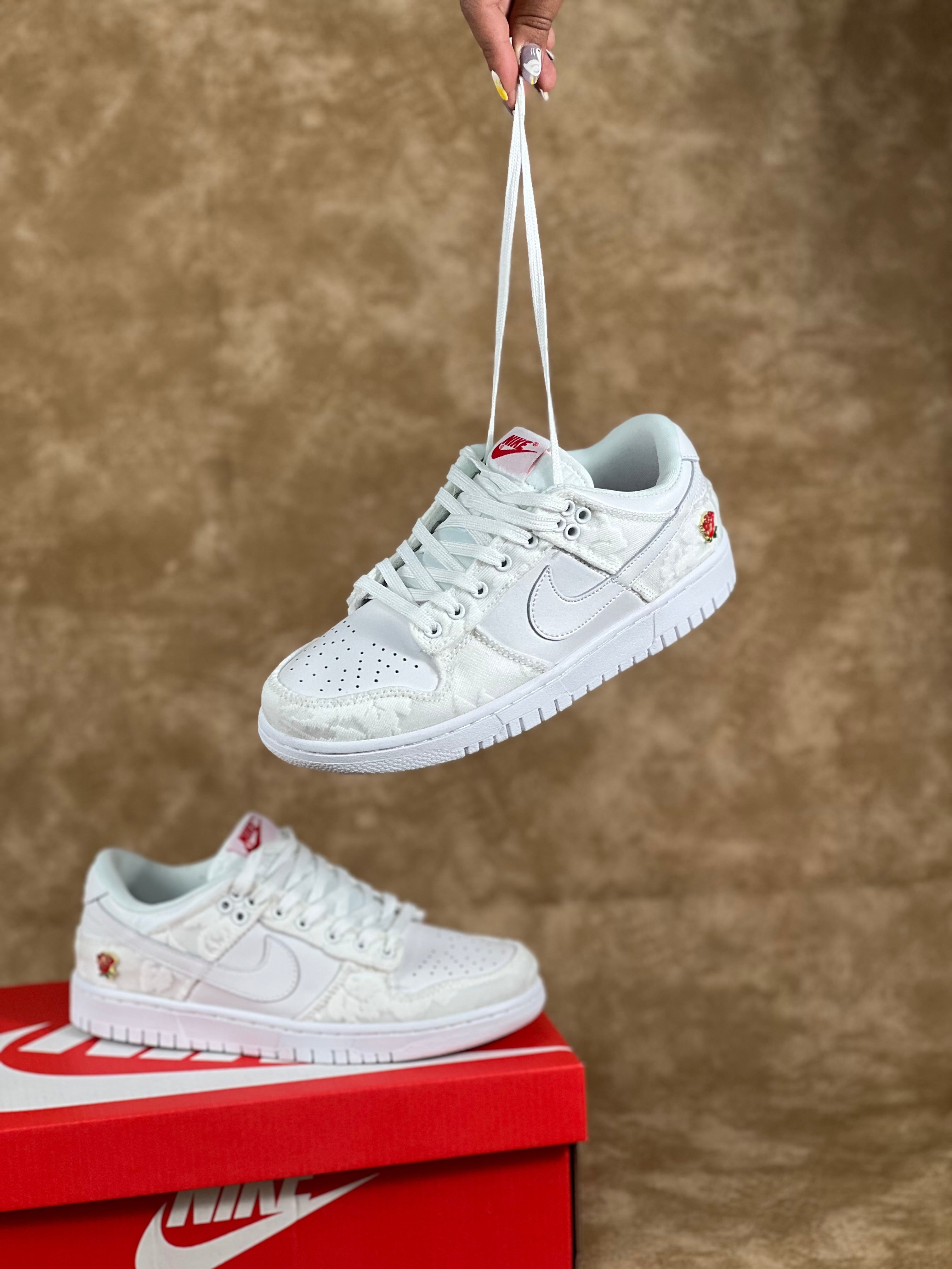 Nike Dunk Low Give Her Flowers – SOOULSHOPP
